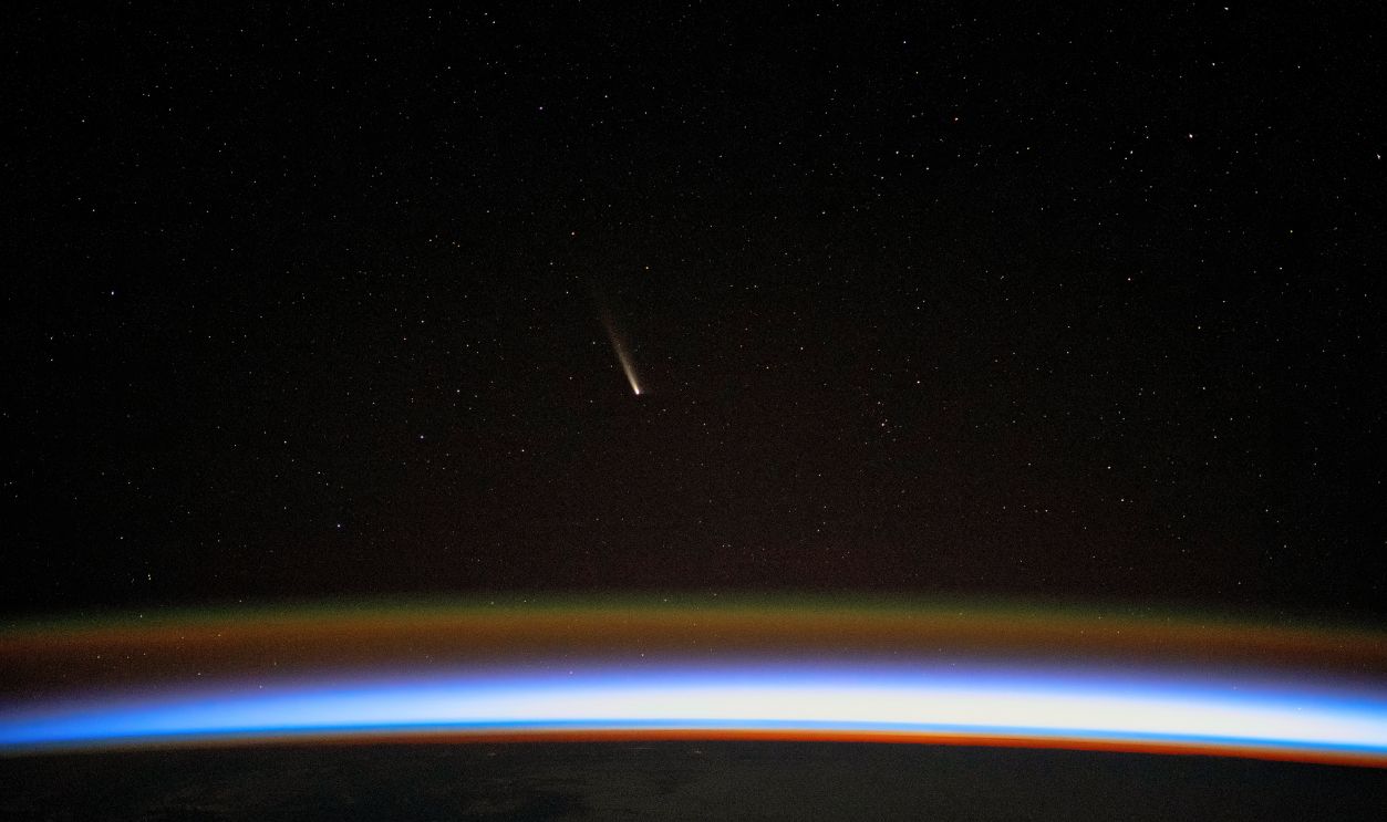 A Summed-Up Glimpse Of The Comet Tsuchinshan-ATLAS