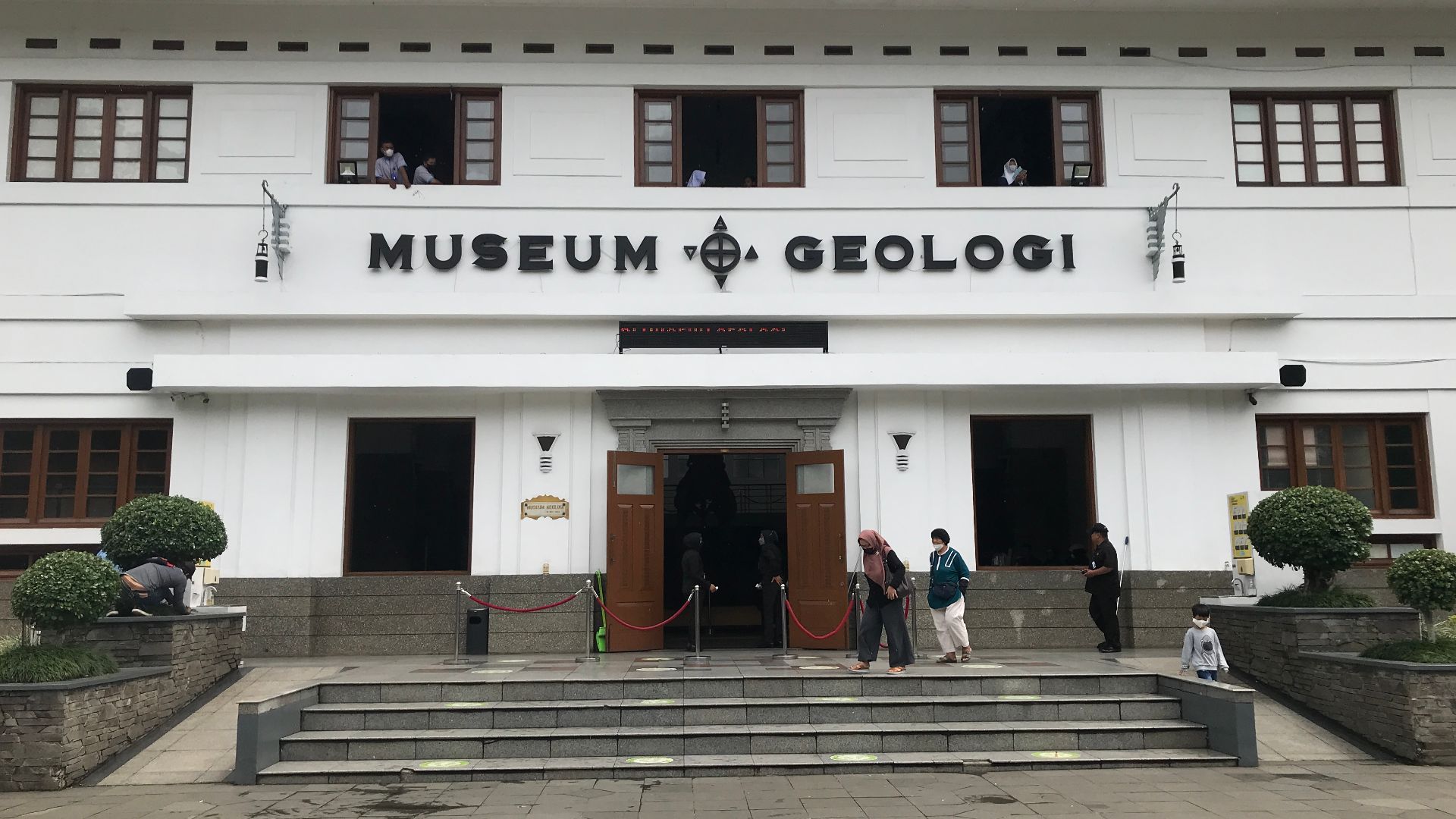 Lost Civilization Beneath The Waves Of Indonesia Reveals Ancient Secrets