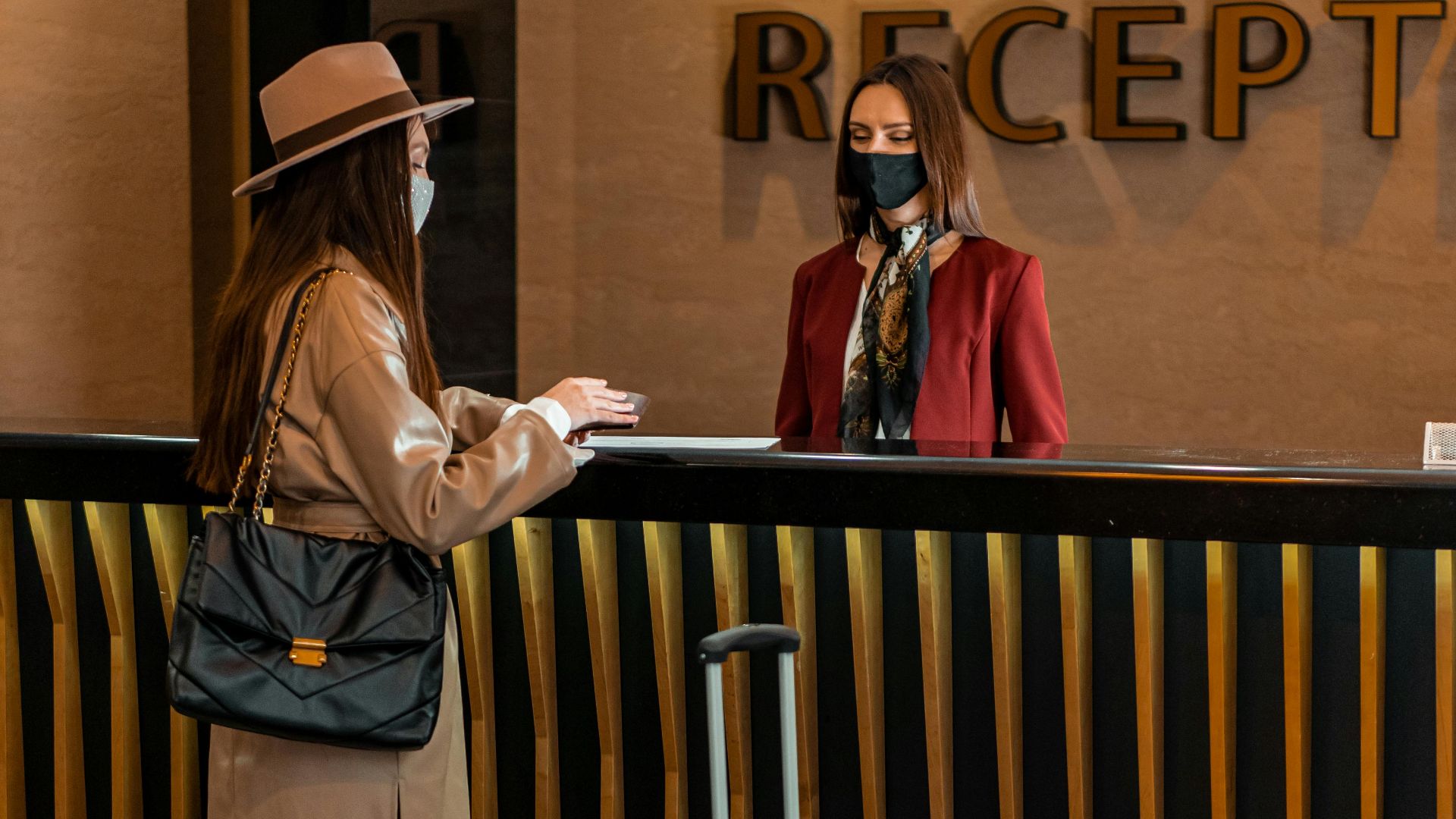 Hotel Employees Admit These Insider Realities Change Everything About ...