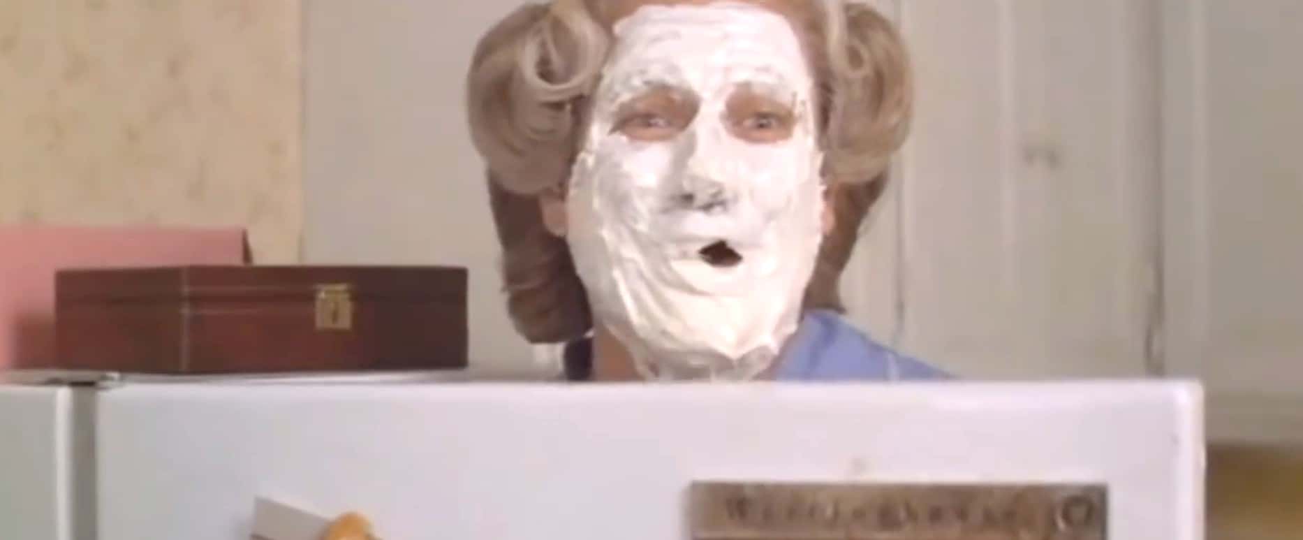 24 Behind-The-Scenes Facts About Mrs. Doubtfire.