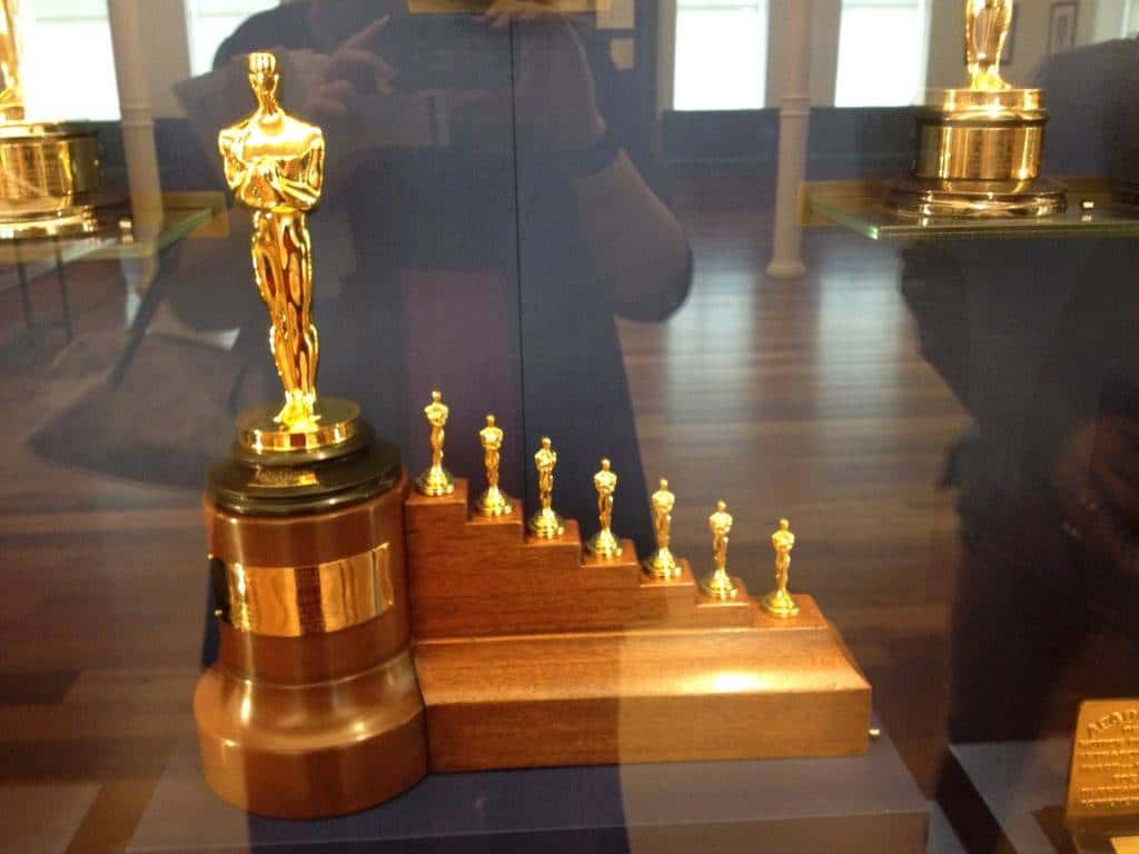 What characters in disney's magic kingdom get golden trophies - nbvmbmiami