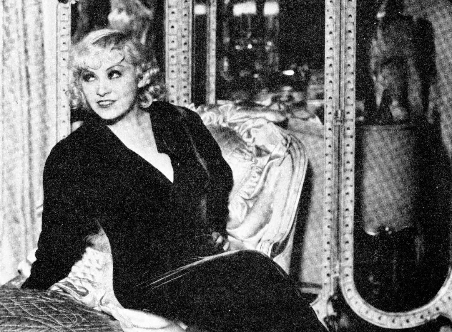 Titillating Facts About Mae West, The Original Blonde Bombshell